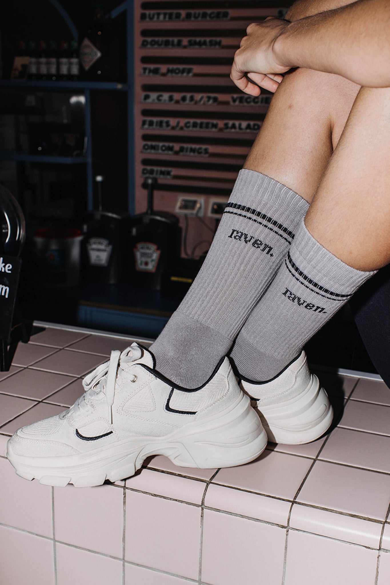 raven socks - אפור